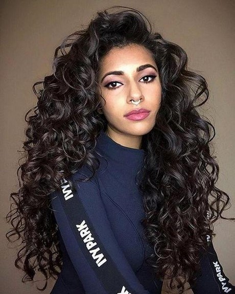 Cheveux Bouclés Femme Long Beauté Et Style